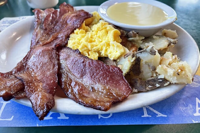 Gwennies Old Alaska Restaurant