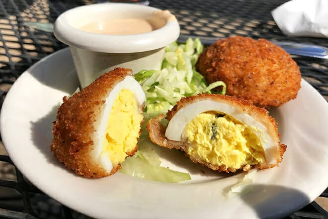 Howlett's Restaurant & Tavern