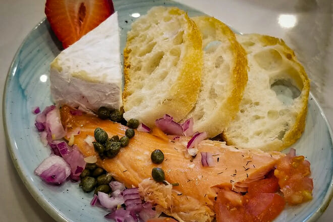 Moss + Oak Savannah Eatery at the Hyatt Regency