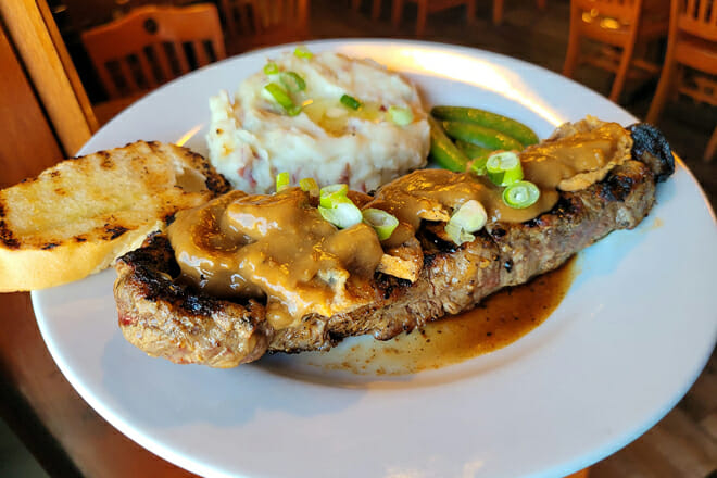 Taytro's Bar & Bistro - Festus