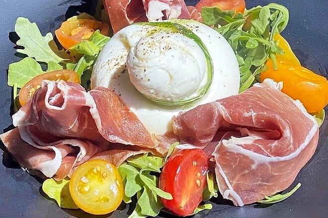 Avanti Italian Kitchen & Wine Bar