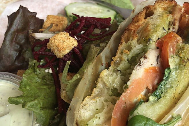 Kilauea Bakery & Pau Hana Pizza