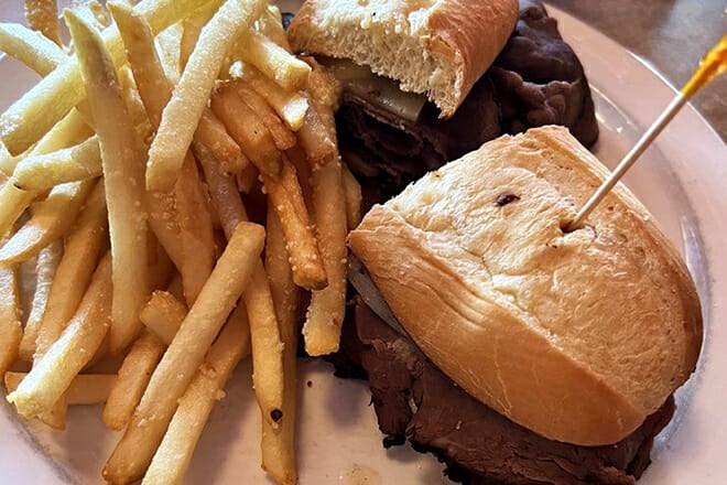 McCormick Caf&eacute;