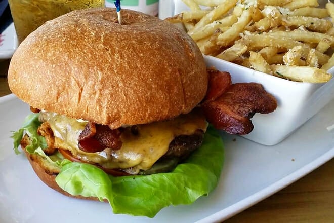 Salty&rsquo;s on the Columbia River