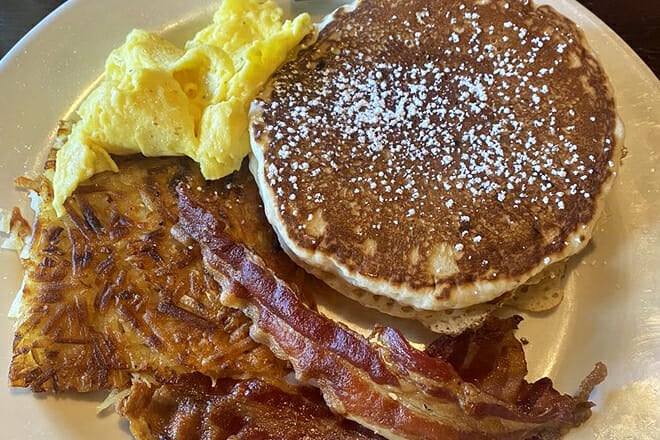 white wolf cafe and bar