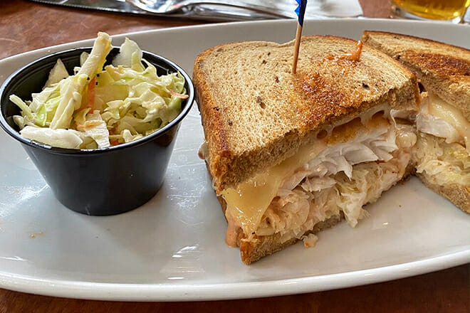 400 beach seafood and taphouse 