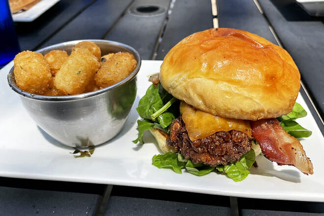 913 Whiskey Bar and Southern Kitchen