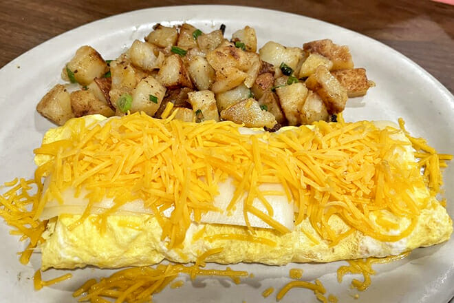 Cindy&rsquo;s N.Y. Delicatessen, Restaurant and Bakery