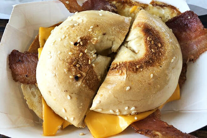 Dimo&rsquo;s Deli and Donuts