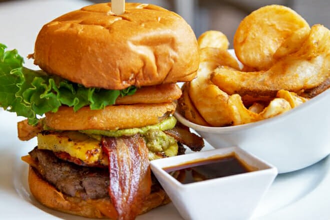 M.A.C. 24/7 Restaurant and Bar