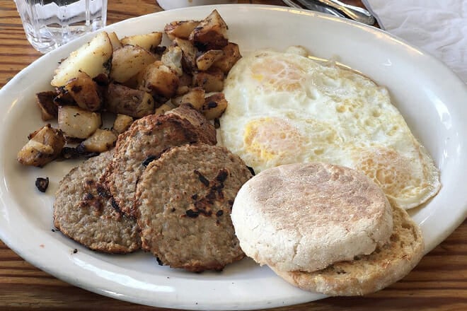 Rain Tree Caf&eacute;