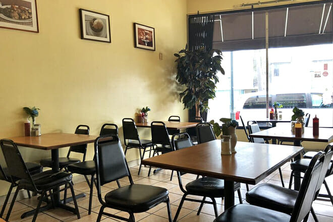 Auntie April&rsquo;s Chicken, Waffles, & Soul Food Restaurant