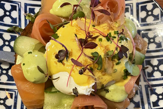 catch 122 cafe bistro