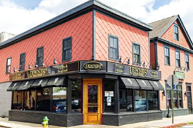 Lewnes' SteakHouse