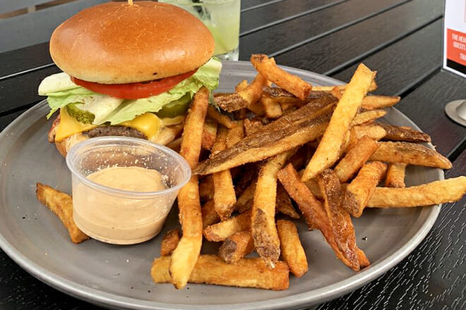 Roc South Cuisine and Cocktails