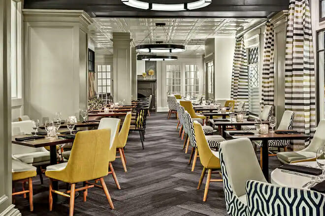 8595 Restaurant & Bar