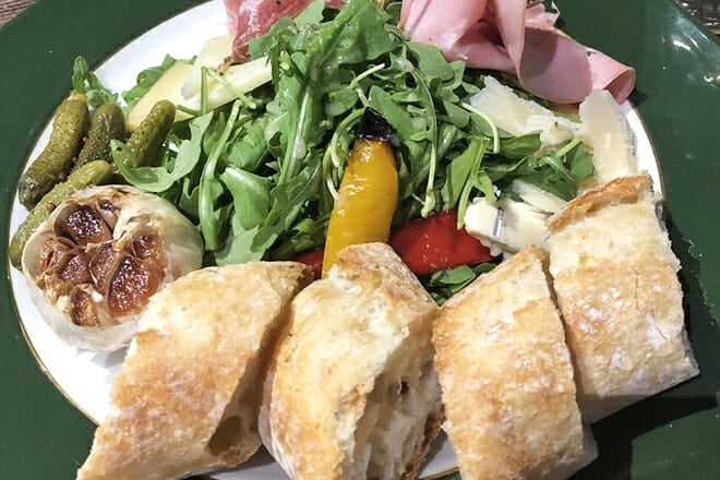 Delucca Gaucho Pizza & Wine