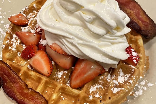 FarmHouse Caf&eacute; & Bakery