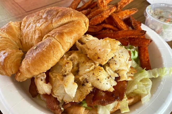 Key Largo Fisheries Backyard Cafe