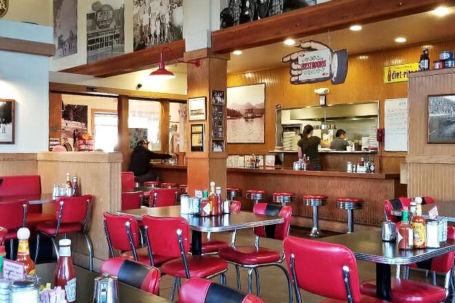 The Red Hut Caf&eacute;