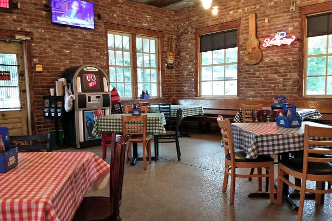 Gus's World Famous Fried Chicken - Mendenhall