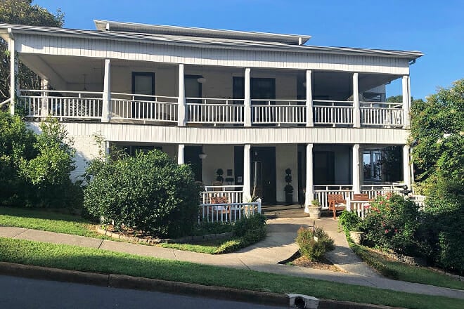 Lake Guntersville Bed and Breakfast