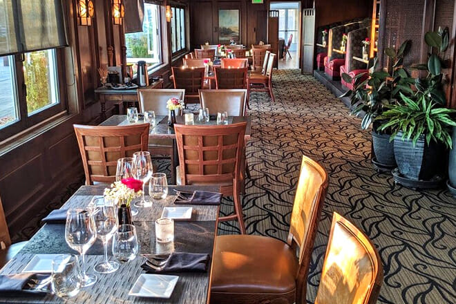 Lighthouse Bar & Grill