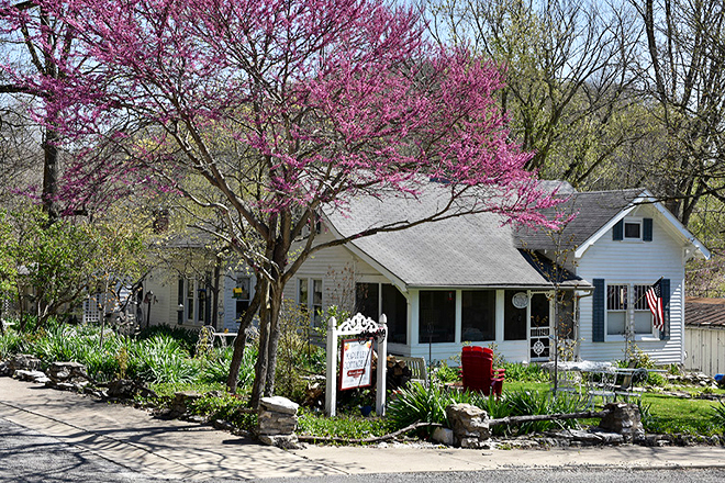 Maple Leaf Cottage Inn, Elsah