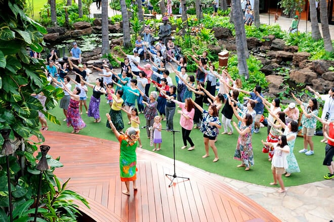 Royal Hawaiian Center Classes and Entertainment