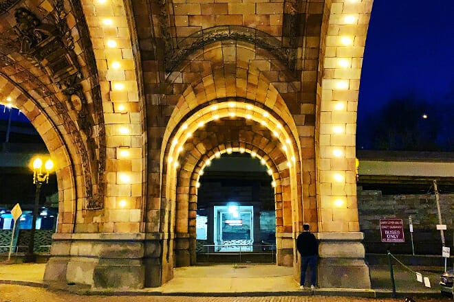 Black And Ghost Tour