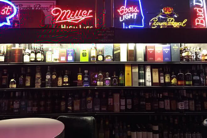 Lou's Pub and Package