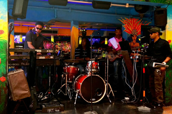 mangos tropical cafe