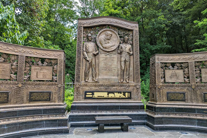 Pittsburgh Art in Public Places Oakland Walking Tour