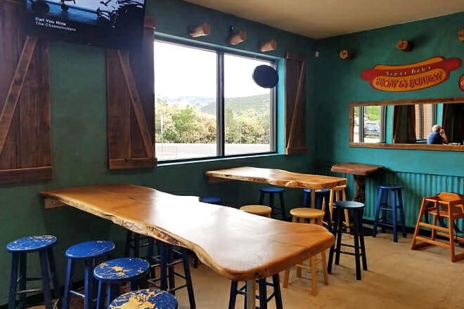 Senor Bob's Hot Dogs, Burgers & Subs