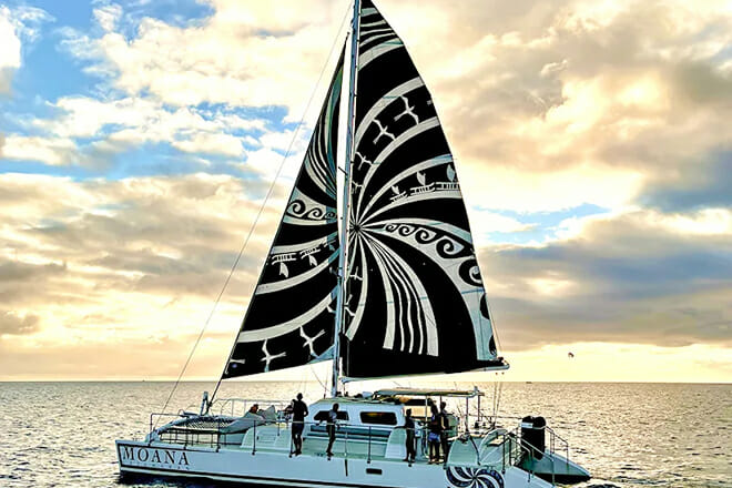 Waikiki Sunset Cocktail Cruise with Premium Bar