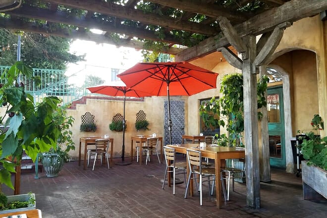 Wave Street Caf&eacute;