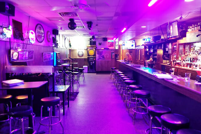 Alice&rsquo;s Lounge