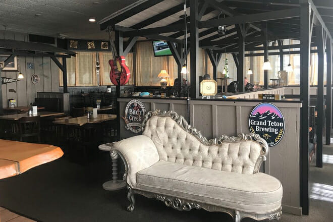 Bee&rsquo;s Knees Pub & Catering