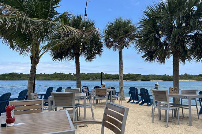 Blue Pointe Bar and Grill