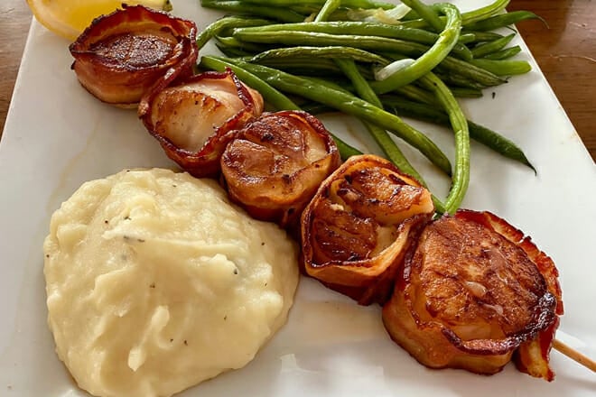 Catches Waterfront Grille