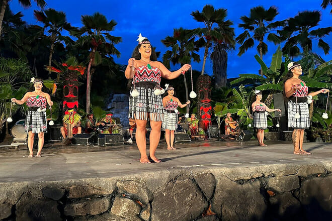 Chief's Luau Dinner Show