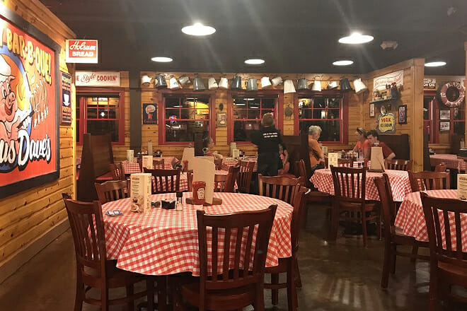 Famous Dave&rsquo;s Bar-B-Que