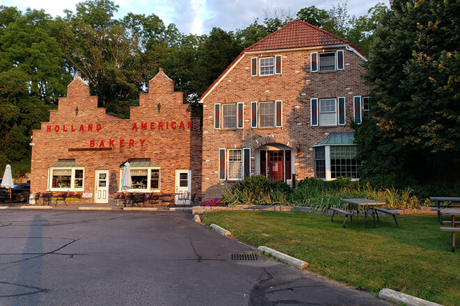 Holland American Bakery