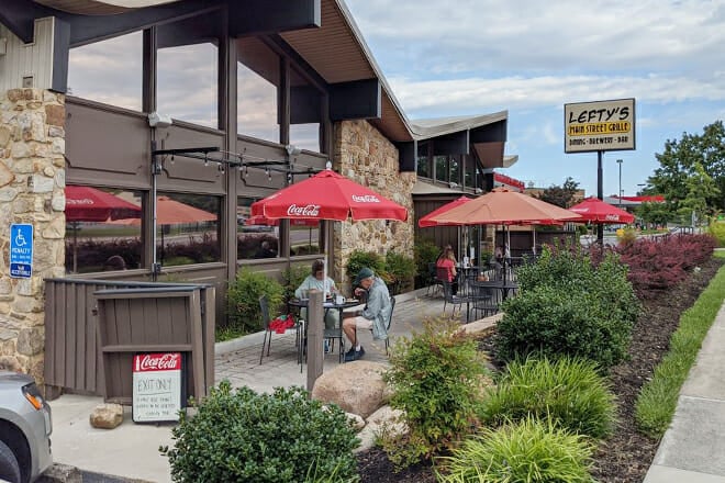 Lefty&rsquo;s Main Street Grille