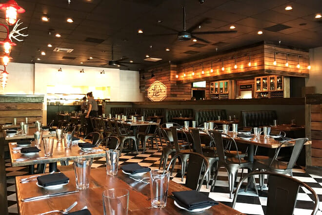 Lou&rsquo;s Full-Serv