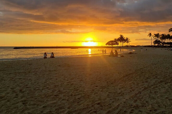 Picnic on the Waikiki Beach