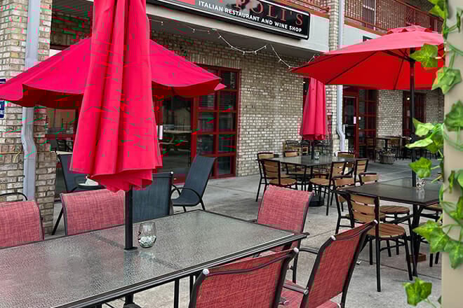 Zeppoli&rsquo;s Restaurant and Wine Shop