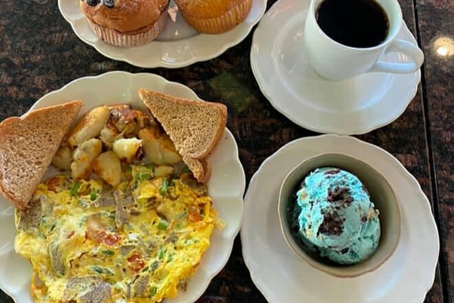 Angy&rsquo;s Cafe & Ice Cream Parlor