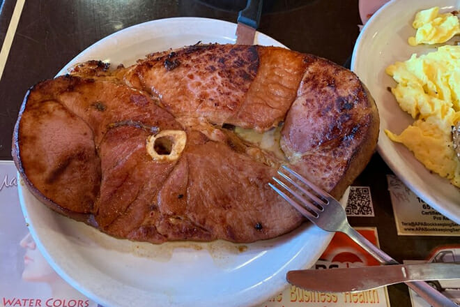 Capital View Caf&eacute;