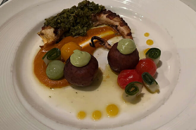 David's Restaurant & Lounge